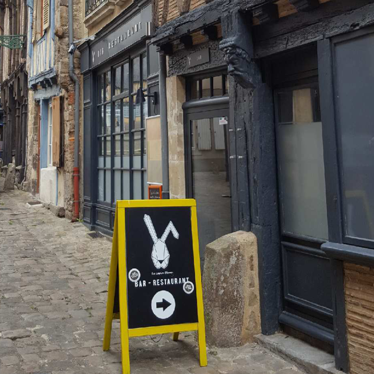 Enseigne et signalétique - Bar restaurant Le Lapin Blanc