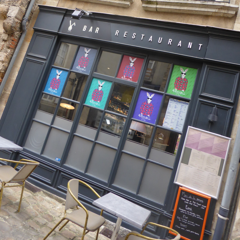 Enseigne et signalétique - Bar restaurant Le Lapin Blanc